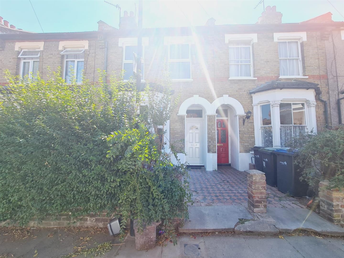 Henley Road, London - Sunshine Estates
