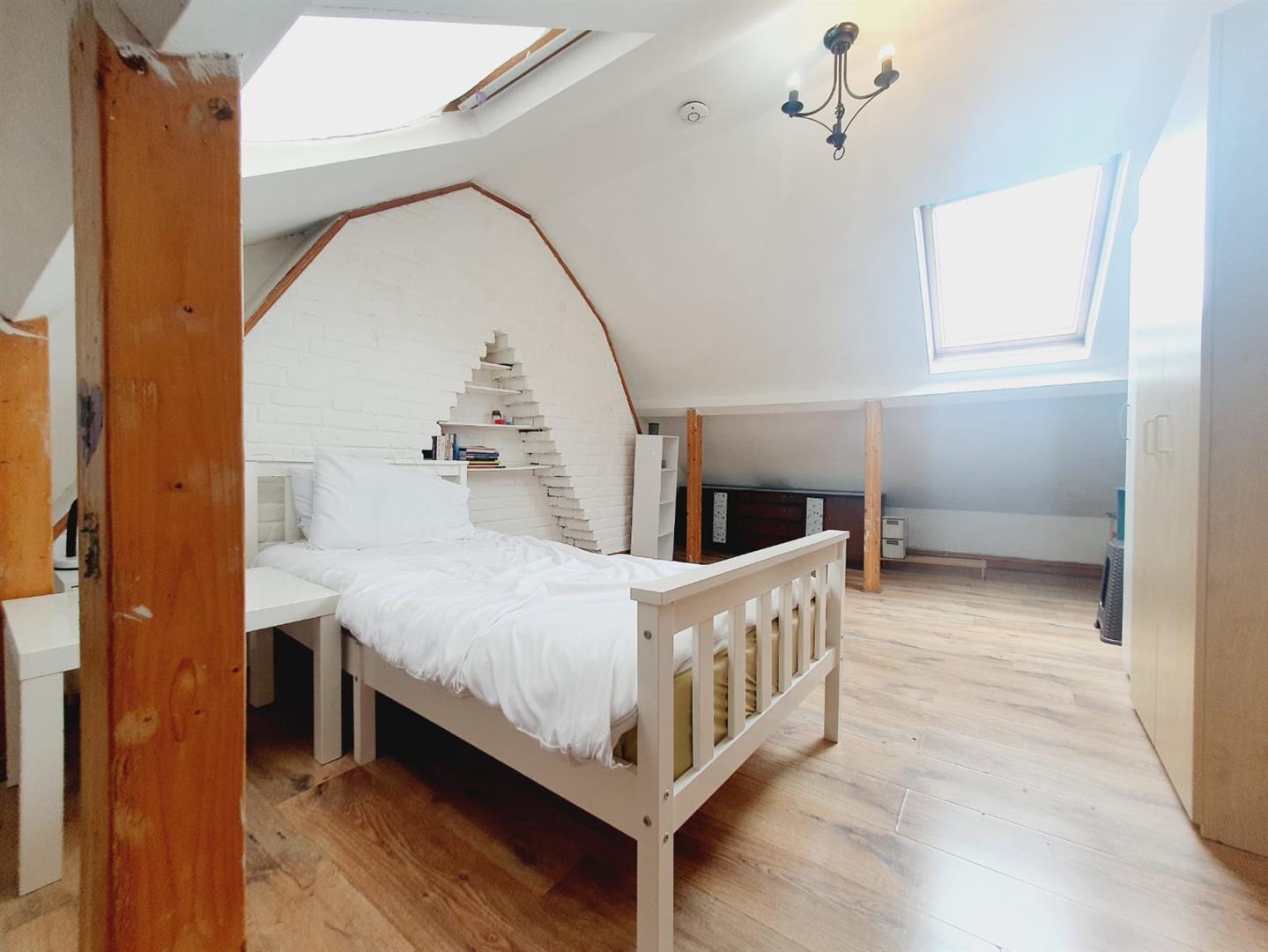 La Rose Lane, Haringey, London N15 - Sunshine Estates