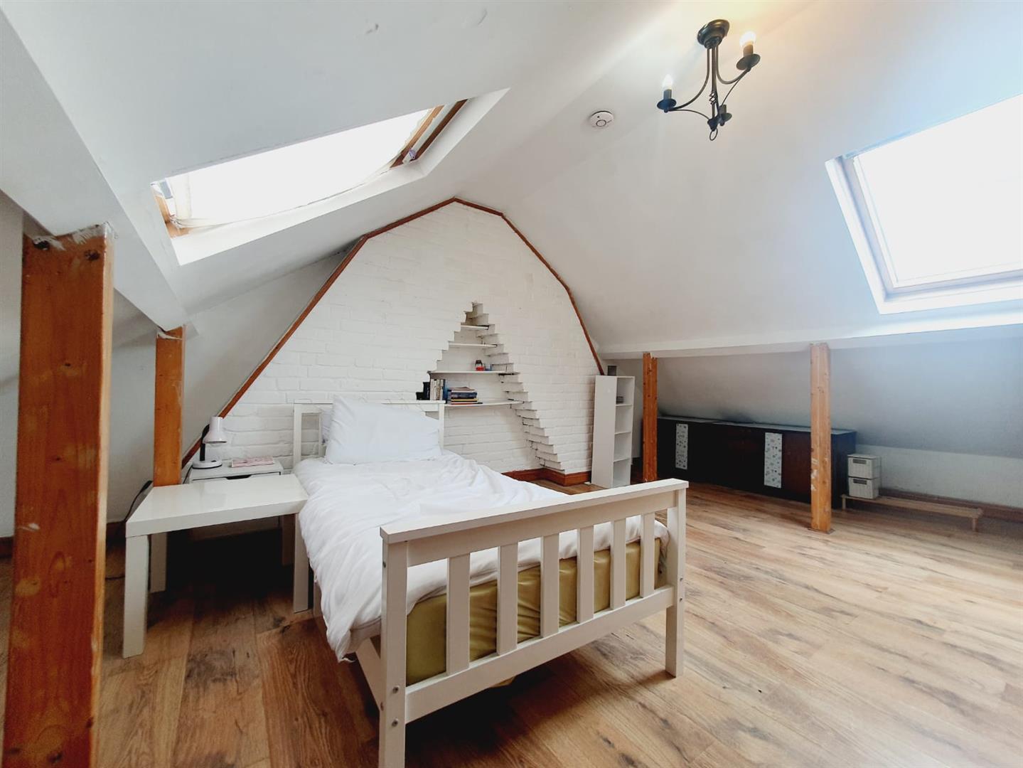 La Rose Lane, Haringey, London N15 - Sunshine Estates