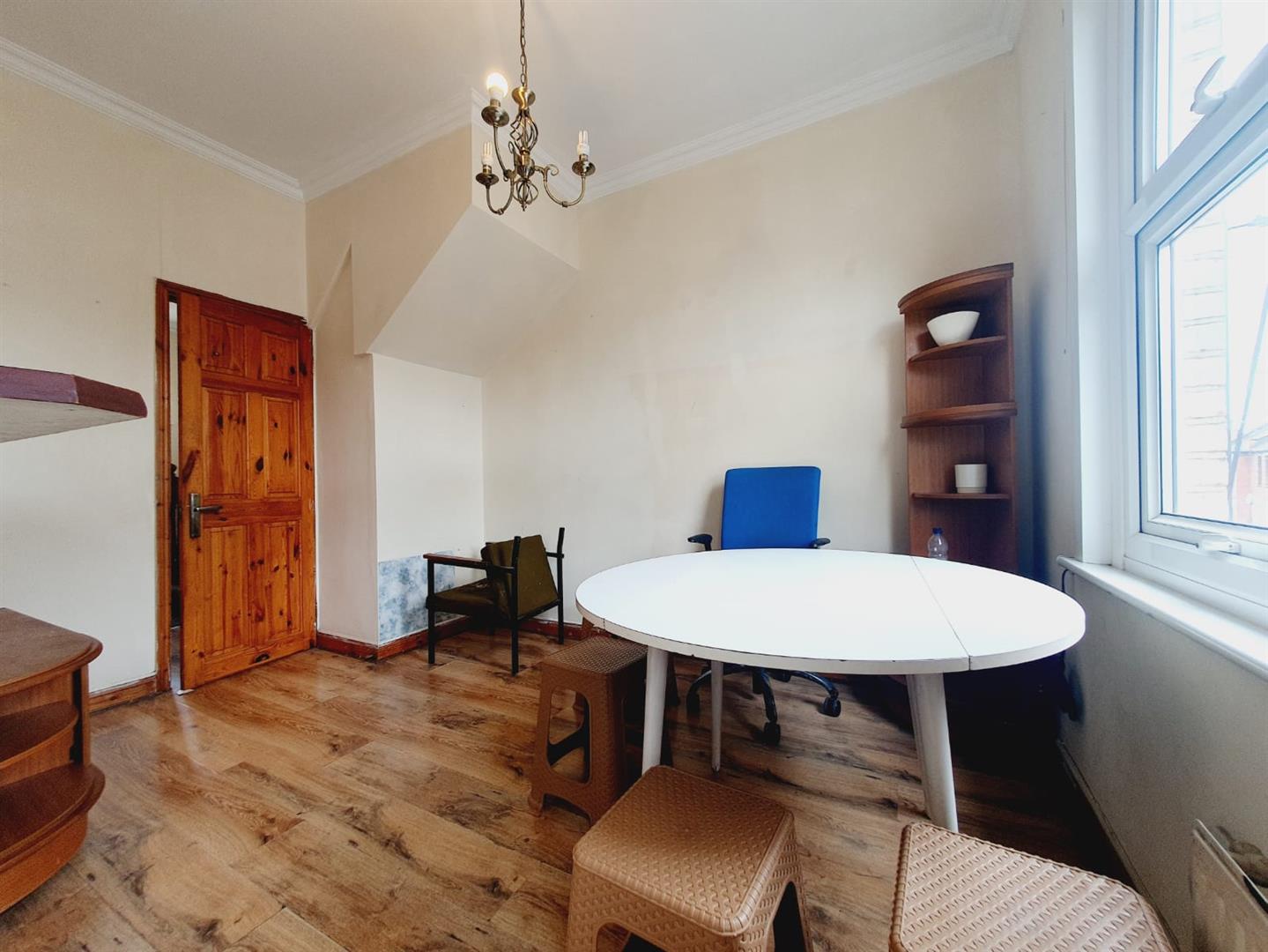 La Rose Lane, Haringey, London N15 - Sunshine Estates