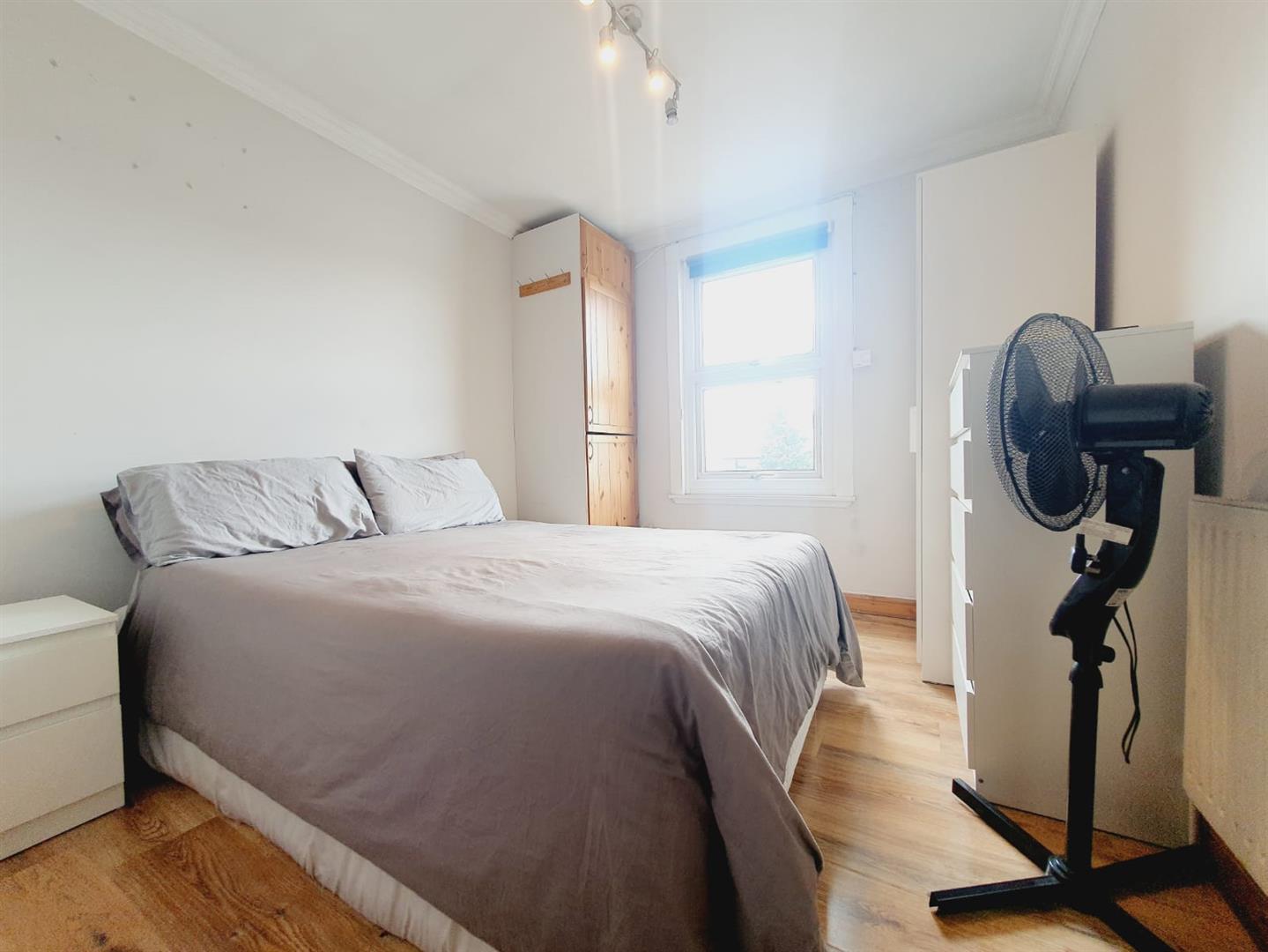 La Rose Lane, Haringey, London N15 - Sunshine Estates