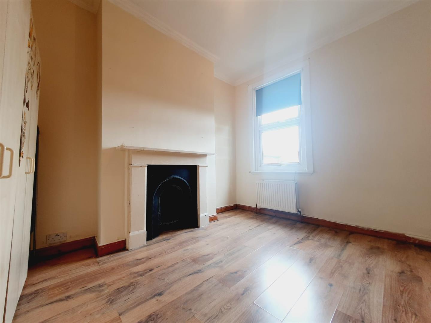 La Rose Lane, Haringey, London N15 - Sunshine Estates