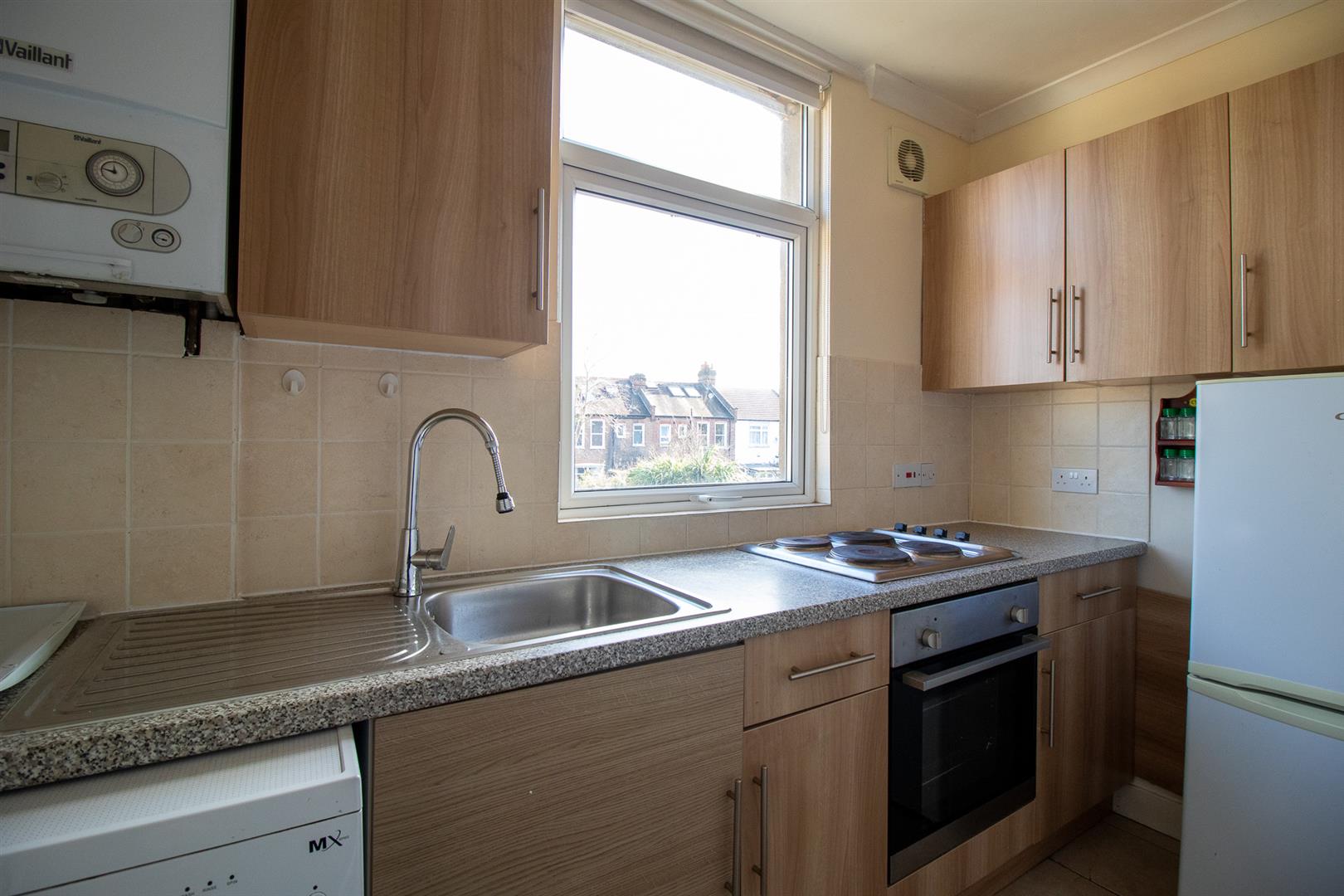 55 Mark Road, London N22 - Sunshine Estates